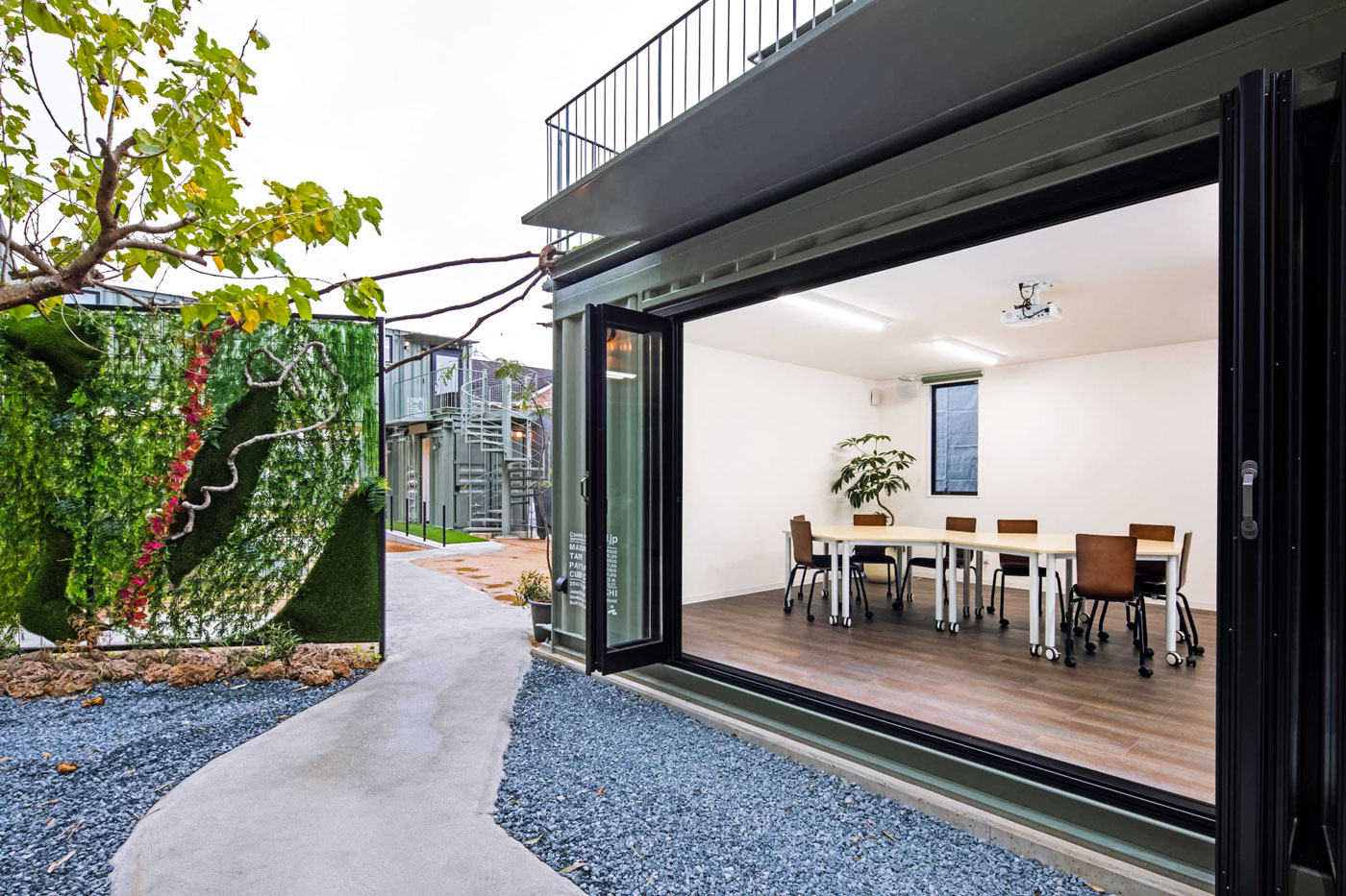 体験型ショールーム - JUNG RING SHOW ROOM | コンテナハウスの施工事例 | コンテナハウス 2040 JP