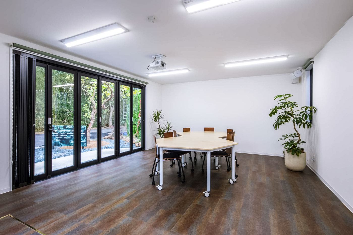 体験型ショールーム - JUNG RING SHOW ROOM | コンテナハウスの施工事例 | コンテナハウス 2040 JP